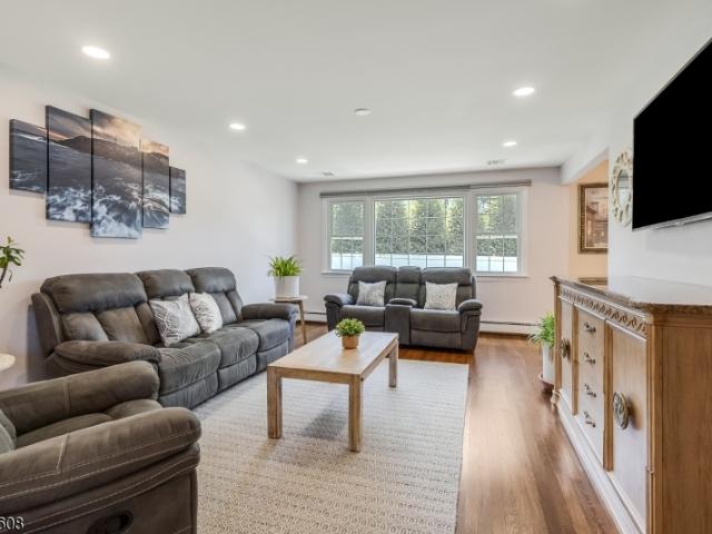 13 Gunther St