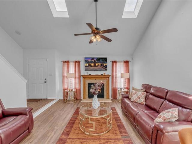 13 Hackberry PL