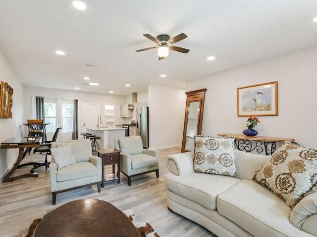 13 Hafer Ave, Baytown, TX 77520 | MLS #87714
