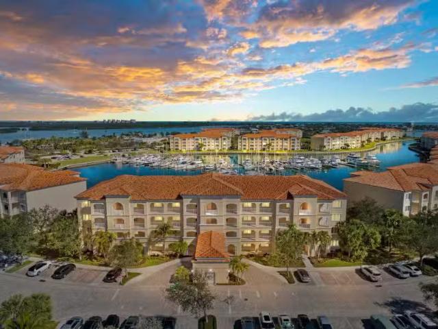 13 Harbour Isle Dr W #Ph02, Hutchinson Island, FL 34949 MLS.