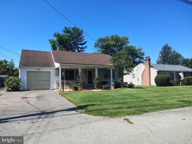 13 Haywood Cir, Hagerstown, MD 21740