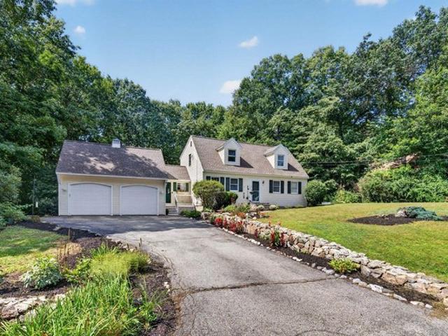 13 Helen Dr, Hooksett, NH 03106