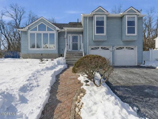 13 Heritage Dr, Howell, NJ 07731