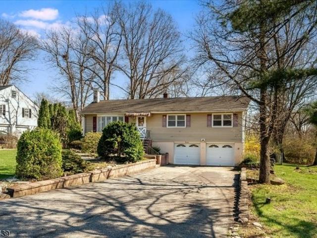 13 Hilldale Rd, Montville Township, NJ 07058