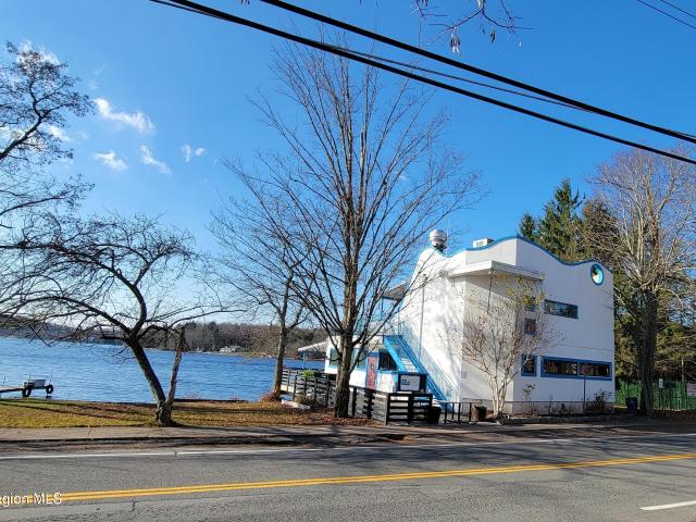 13 Horseshoe Lake Road