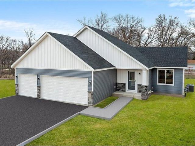 13 Kodiak Ct, North Mankato, MN 56003