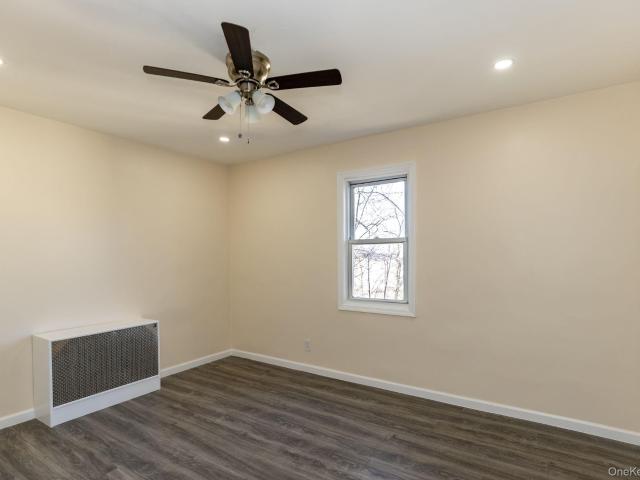 13 Knoll Place