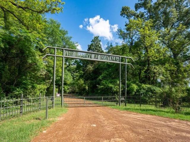13 Lakeside Dr, Montalba, TX 75853
