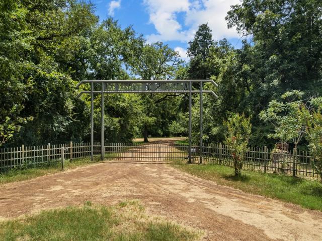 13 Lakeside Dr. Montalba, US, TX