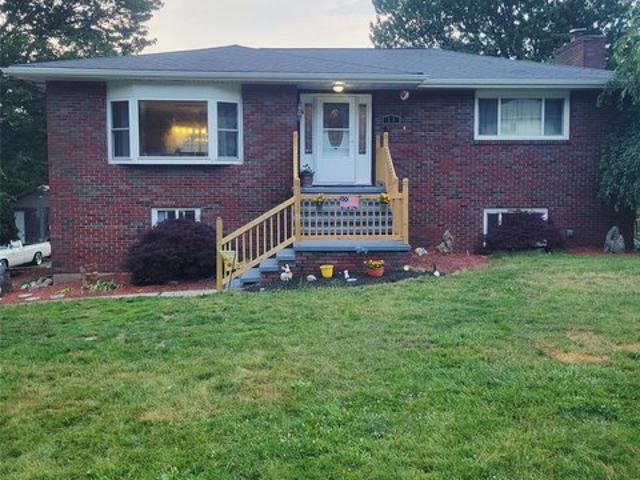 13 Lakeview Dr, Warwick, NY 10990