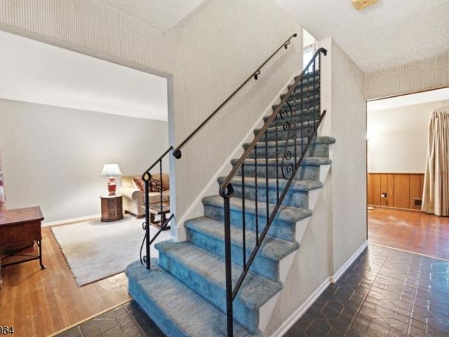 13 Ledgewood Rd