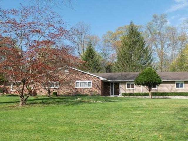 13 Lindencrest Dr, Danbury, CT 06811