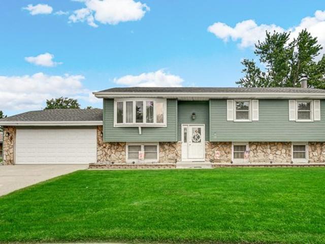 13 Lilac Dr, Dyer, IN 46311