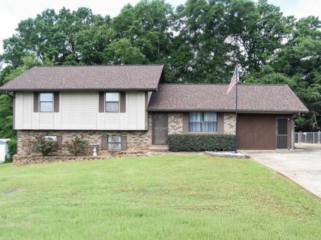 13 Lone Oak Dr, Weaver, AL 36277