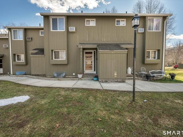 13 McKenna Dr, Middletown, CT 06457