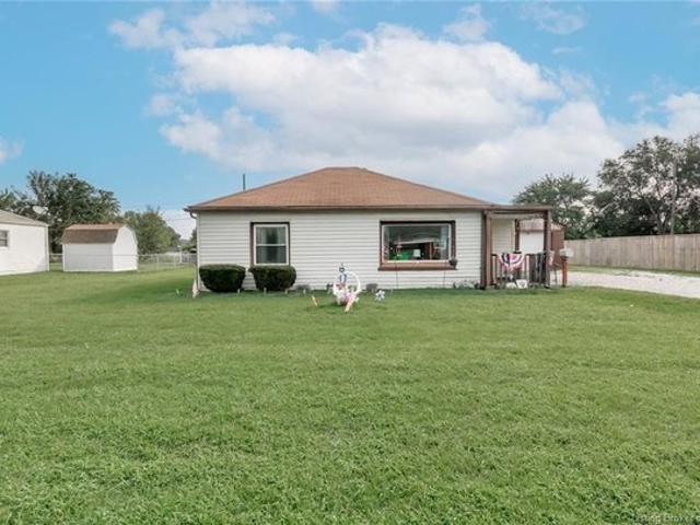 13 Maple St, Sellersburg, IN 47172
