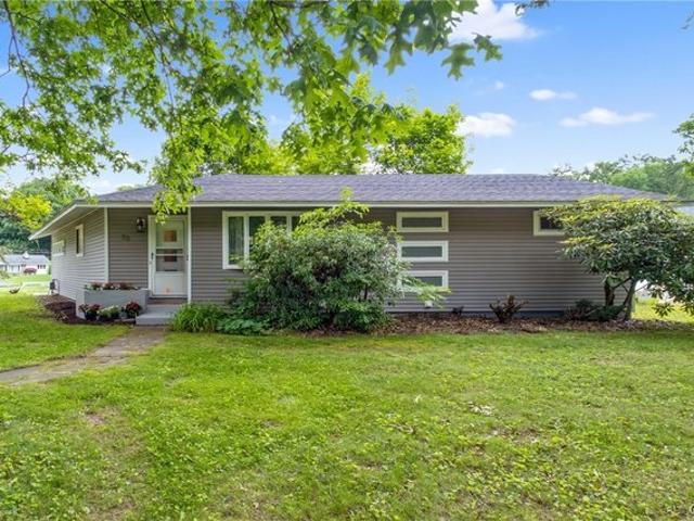 13 Memory Ln, Syracuse, NY 13212