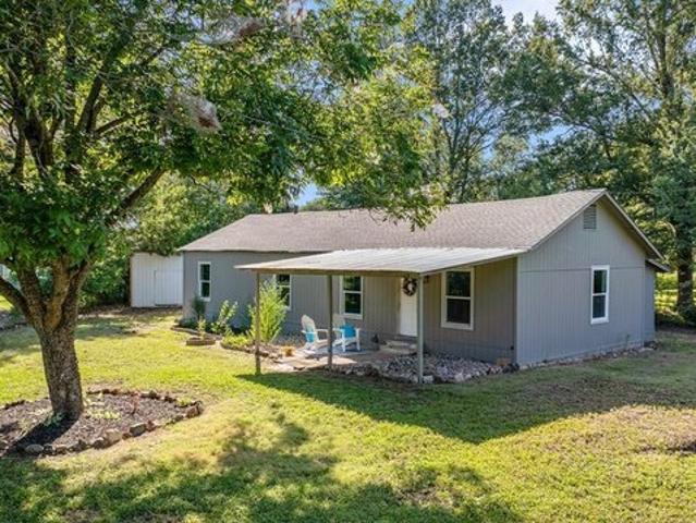 13 Meade Pl, Hooks, TX 75561