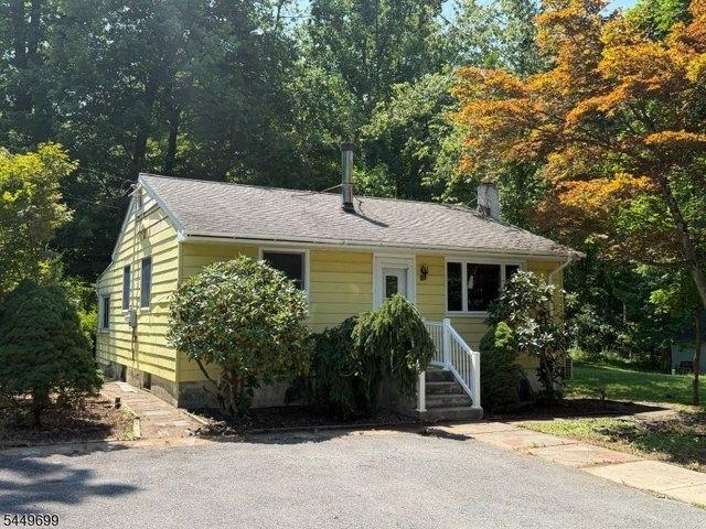 13 Millburn Rd, Jefferson Township, NJ 07849