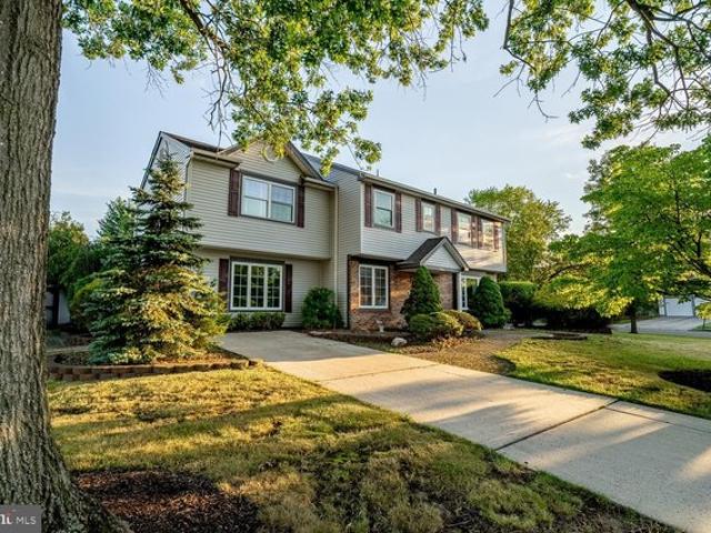 13 Mulberry Ln, Mount Holly, NJ 08060
