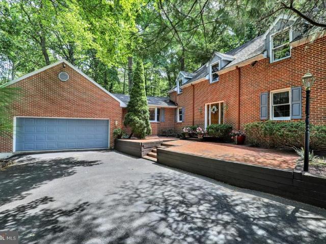 13 Nassau Circle