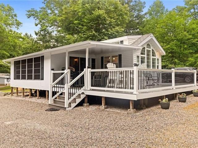 13 Newberry Ln, Hopkinton, RI 02832