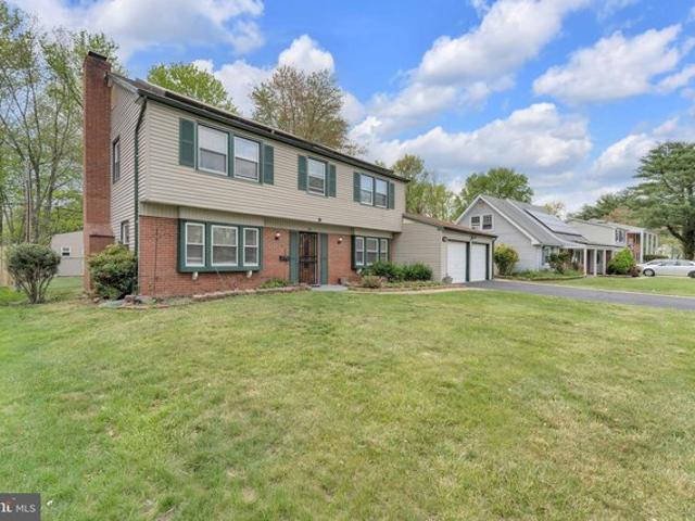 13 Northampton Dr, Willingboro, NJ 08046