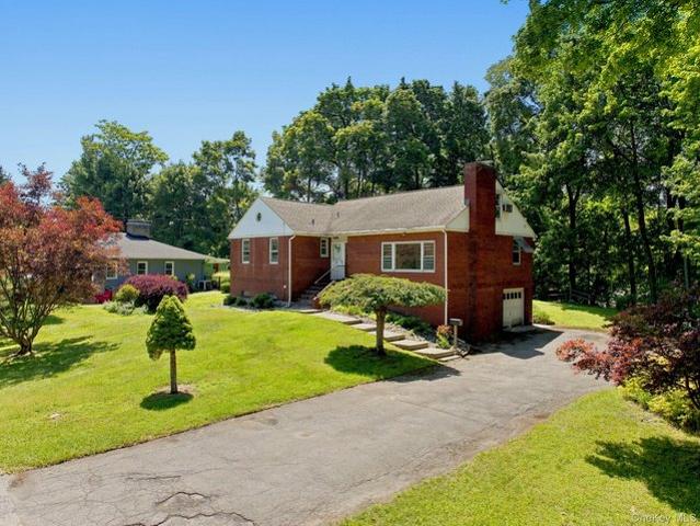 13 Osborne Rd, Poughkeepsie, NY 12601