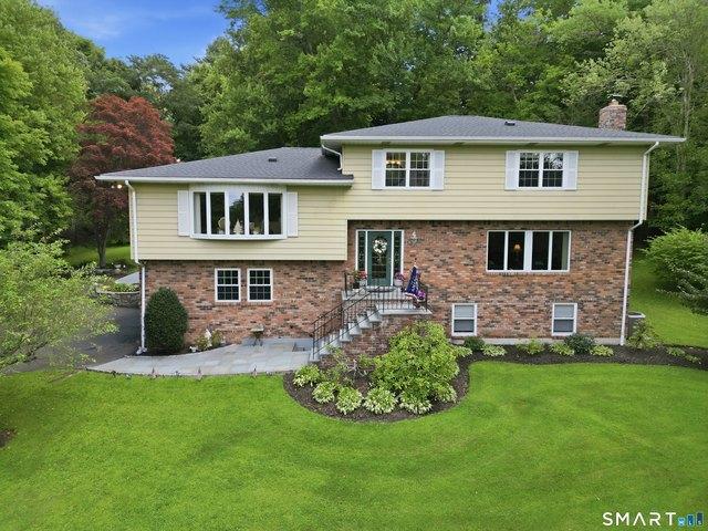 13 Paradise Ct, New Fairfield, CT 06812