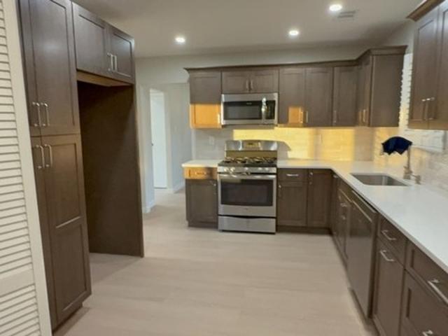 13 Patton Dr, Franklin Twp, NJ 08873