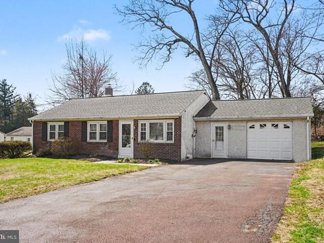 13 Perkiomen Ave, Schwenksville, PA 19473