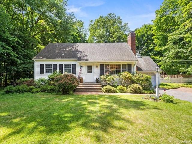13 Provost Dr, Airmont, NY 10901
