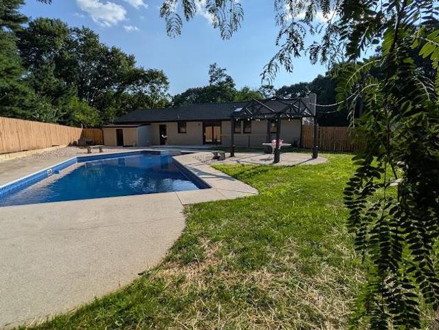 13 Randall Drive