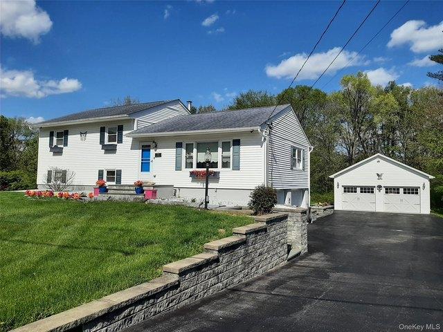13 Regency Dr, Wappingers Falls, NY 12590