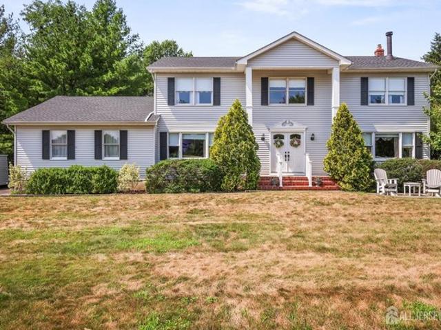 13 Regent Dr, Monroe, NJ 08831