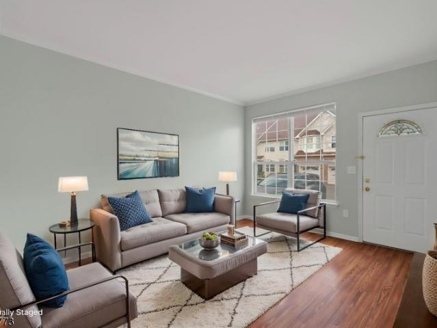 13 Reins Ct