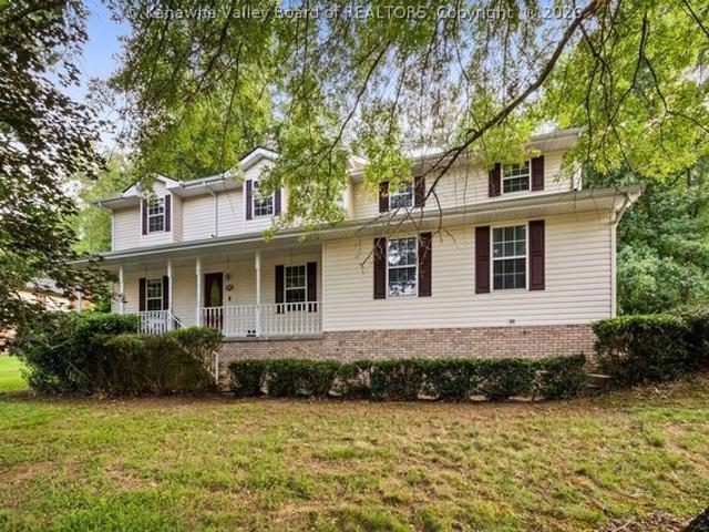 13 Richland Dr, Hurricane, WV 25526