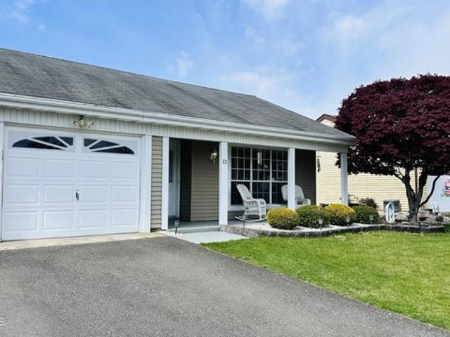 13 Romford Ln, Manchester, NJ 08759