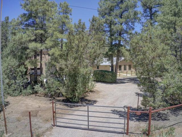 13 Robinhood Ln, Tijeras, NM 87059