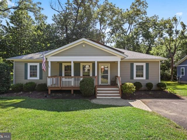 13 S Hughes St, Hamilton, VA 20158