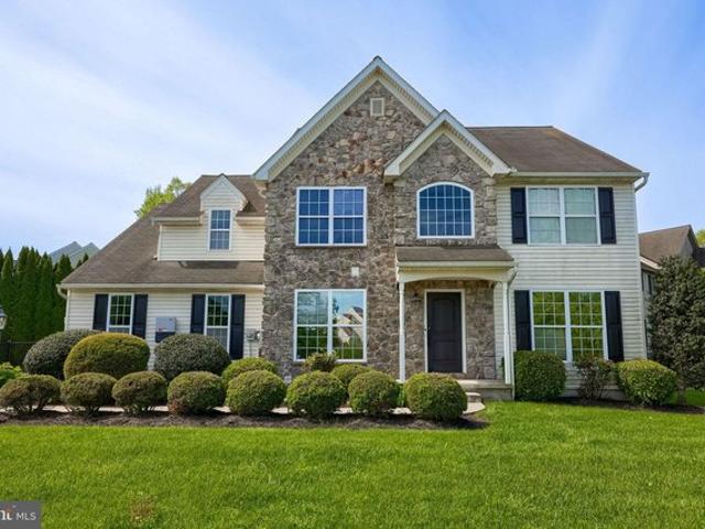 13 S Larkspur Dr, Palmyra, PA 17078