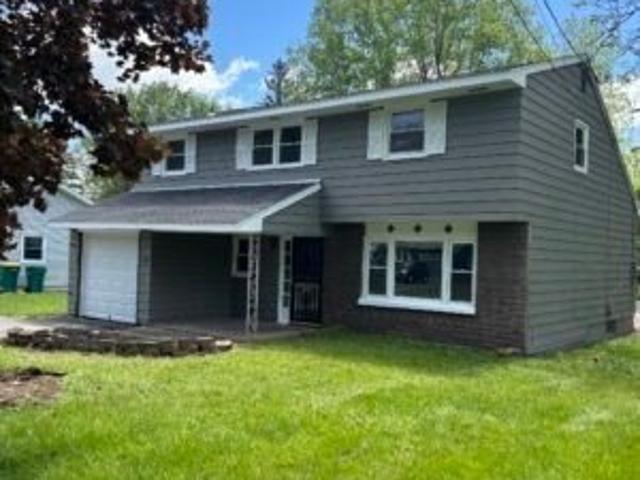 13 Smallwood St, Baldwinsville, NY 13027