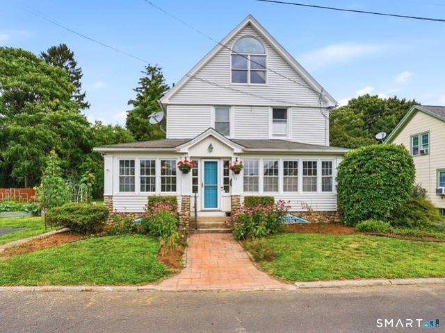 13 Snowden St, Waterford, CT 06385