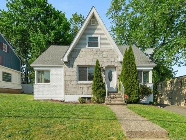 13 St James St, Hamden, CT 06514