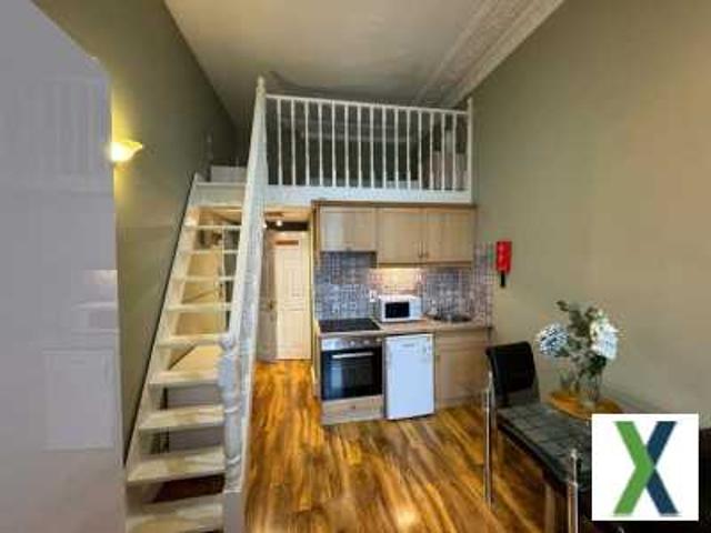 13 St Stephen s Gardens W2 5QU Double self contained studio with mezzanine and balcony