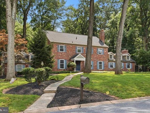 13 Stonehenge Ln, Malvern, PA 19355