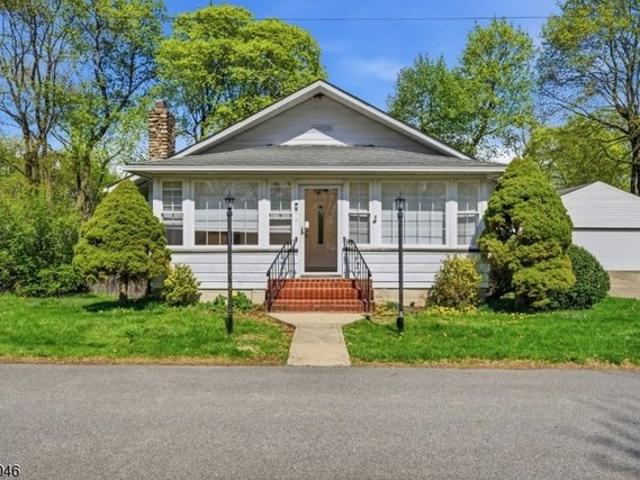 13 Stonewald Ct, Mount Olive Township, NJ 07828