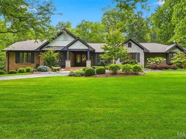 13 Summerhill Ln, Town and Country, MO 63017