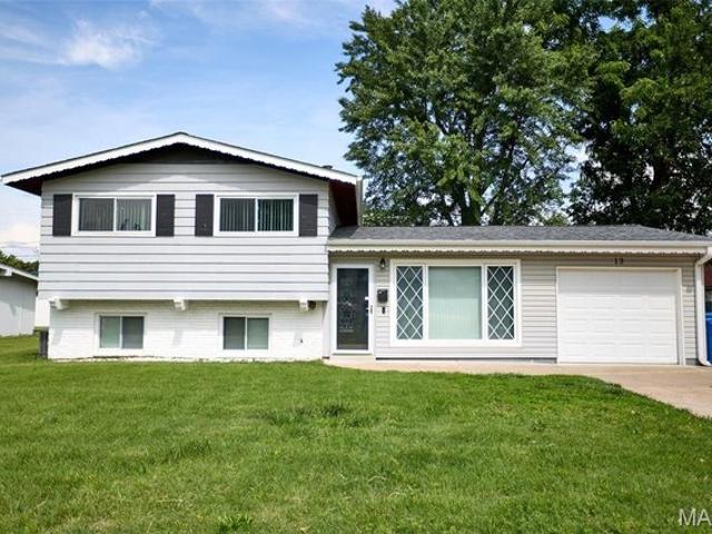 13 Sunridge Ln, Florissant, MO 63031