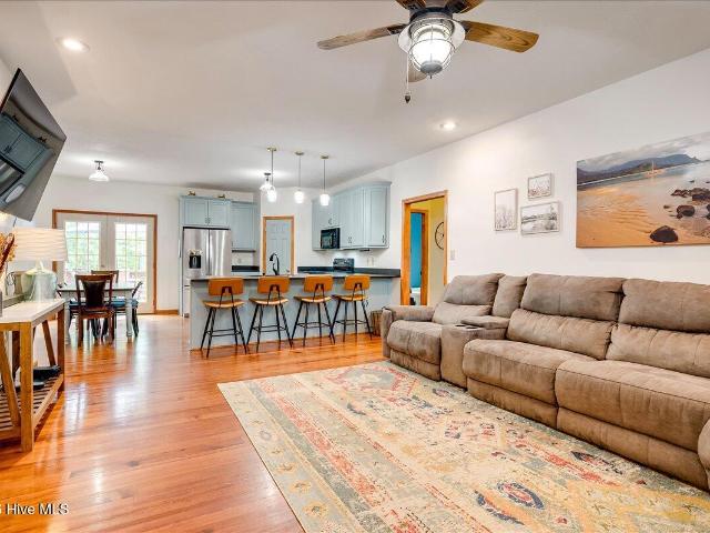 13 Sunset Circle